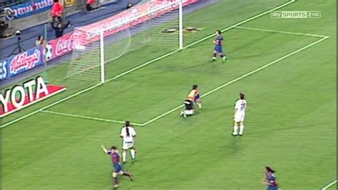Hd Primer Gol De Messi En El Barcelona 2005 Youtube