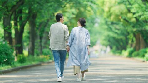 【夫婦仲が良い女性の特徴】ラブラブな夫婦でいるためには？仲良し夫婦あるあるも