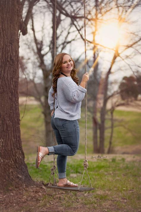 Standing Around Senior Pictures Poses Senior Picture Outfits Girl
