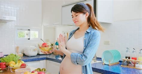 6 Makanan Yang Dilarang Untuk Ibu Hamil