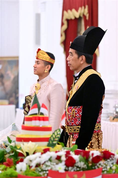 [foto] Presiden Jokowi Kenakan Pakaian Khas Kesunanan Surakarta Pada