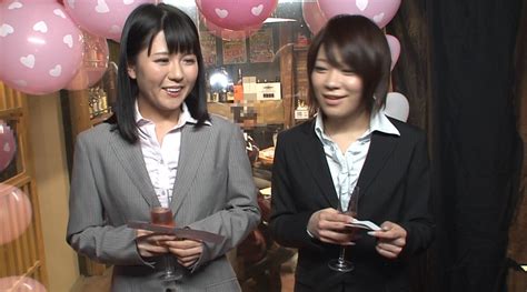 羞恥！彼氏連れ素人娘をマシンバイブでこっそり攻めまくれ！7 素人vsマシンバイブ 激安居酒屋にマジックミラー特設スタジオを設置 春の新人★足