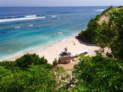 Melasti Beach Ungasan Bali Pantai Ini Terletak Tidak Jauh Dari Pantai