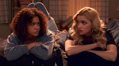 Why We Love Ginny And Georgia Archyde