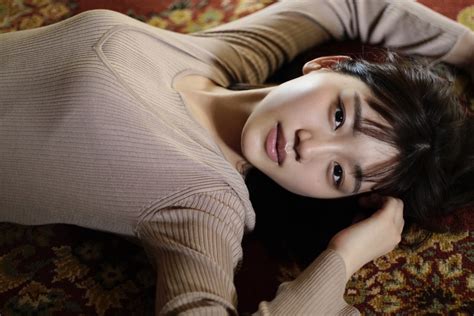 （写真）日向坂46・佐々木美玲、グラビアで“大人の女性”の雰囲気 「blt Graph 」で初表紙 エンタメ ニュース ｜クランクイン！