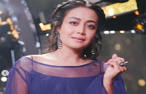 Neha Kakkar के पास हैं मर्सिडीज़ जैसी गाड़ियां जानिये हर गाने का