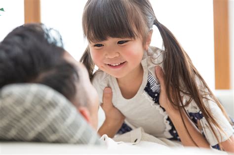 なぜ？2歳児が歩かない…抱っこばかりの原因。発達障害や病気？【小児科専門医監修】 Kosodate Life（子育てライフ）