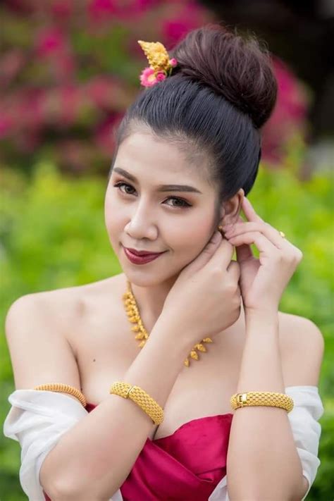 ปักพินโดย Volek Suon ใน Ancient Traditional Style ความงาม ผู้หญิง