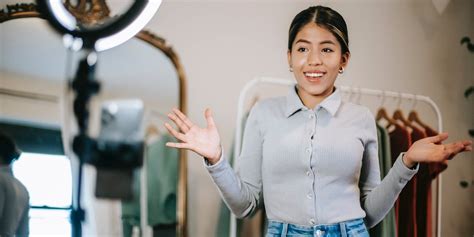 How To Start Vlogging 11 Tips For Absolute Beginners