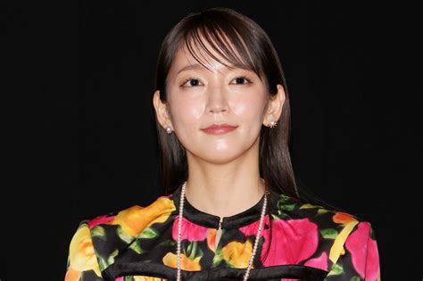 吉岡里帆、『ゆとりですがなにか』7年前の写真公開 手にしているのは… – Sirabee