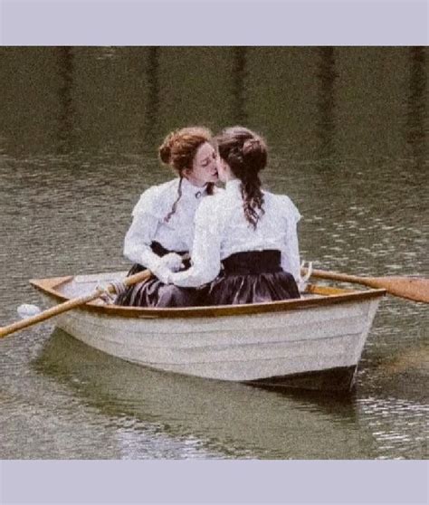 36 Vintage Snapshots Of Women Expressed Their Love Together From The