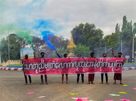 Khit Thit Media On Twitter မုံရွာမြို့အဝင် ဆွမ်းအုပ်ကြီးအ၀ိုင်းရှေ့တ