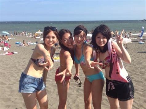 今年の夏も終わり。海水浴で撮ったjc・jk・jdのfacebookから集められた水着からはみ出るおっぱいを拝みながら秋を迎えよう 画像51枚