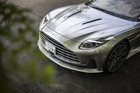 【試乗】新型アストンマーティン Db12ヴォランテ｜ハイパフォーマンスモデルもゆったり走るのが気持ちいいと思わせる英国流ラグジュアリーオープン