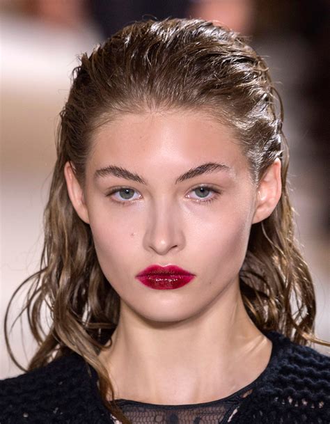 Coiffure De Soirée Tendance 2017 Les Cheveux Mouillés 40 Coiffures
