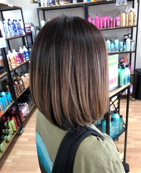 50 Best Bob And Lob Haircuts For Summer 2022 — Trendy Middle Part Lob