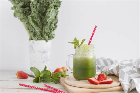 Receita De Suco Detox Para Desinchar Com Morango Abacaxi E Couve