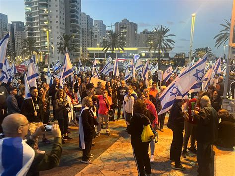 לא נזוז עד שהסכנה תחלוף רבבות בהפגנות נגד הרפורמה המשפטית לאחר