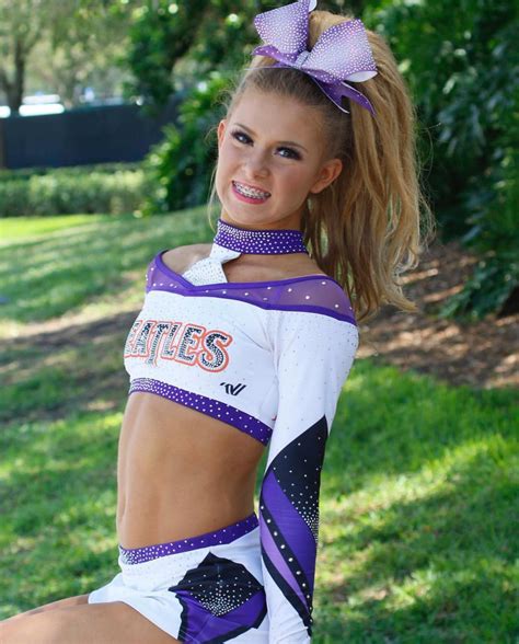 Cute Cheer Poses Cheer Outfits Cute Cheerleaders Chee