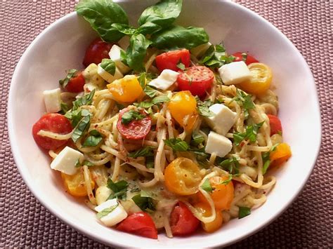 Nudeln Mit Tomaten Mozzarella Und Pesto Von Nt1610 Chefkoch