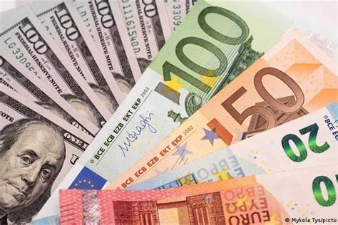 الدينار الكويتي يصل لـ160 سعر العملات الأجنبية مقابل الجنيه اليوم