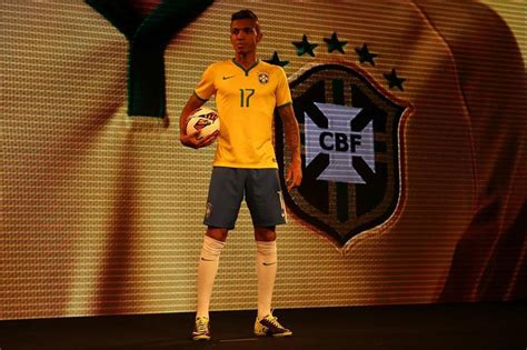 Mundial 2014 Presentan La Camiseta De La Selección Brasileña Fotos