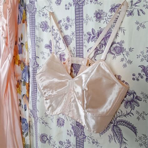 Vintage 1950s Nos Novelty Closure Satin Pointy Bullet Bra – Via Vtg Vox Pop