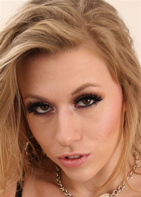 Фото Michelle Moist 1986 2883059