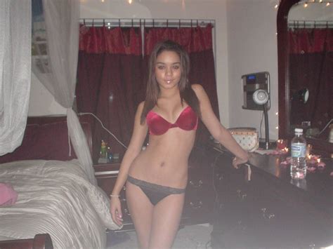 Naked Vanessa Hudgens Added 07 19 2016 By Bot
