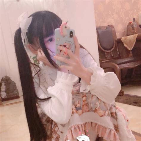 蔡萝莉凌晨5点起床觅食 意外暴露奢华生活 卧室比客厅都大 哔哩哔哩