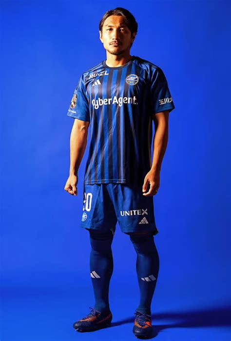 写真3 7｜初のj1へ！fc町田ゼルビアが2024新ユニフォームを発表 「細ストライプ」に強豪感が漂う