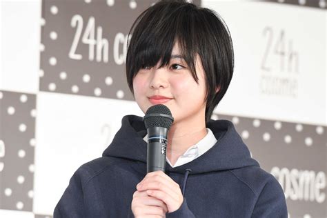 【写真 7 16枚】欅坂46平手友梨奈：コスメブランド会見に笑顔で登場 初の単独ミューズに Mantanweb（まんたんウェブ）