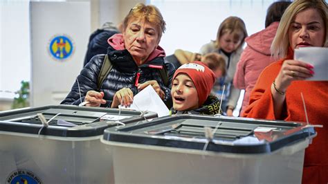 ‘wake Up Call Moldova Narrowly Votes For Eu Accession Amid Alleged