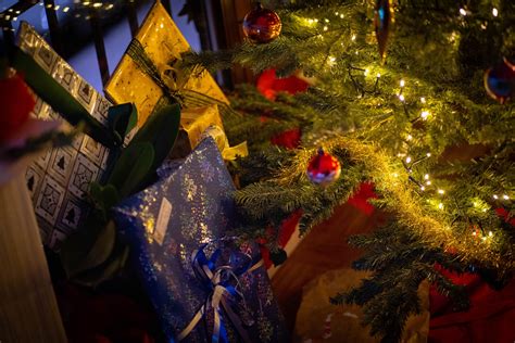 How To Decorate A Christmas Tree Step By Step Instructions