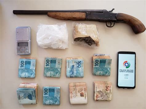 Homem é Preso Por Tráfico De Drogas E Posse Ilegal De Arma De Fogo No