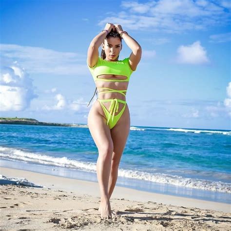 9 Hot Sexy Geri Hoops Bikini Pics