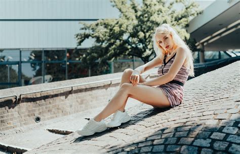 Wallpaper Women Model Blonde Urban Legs Looking At Viewer