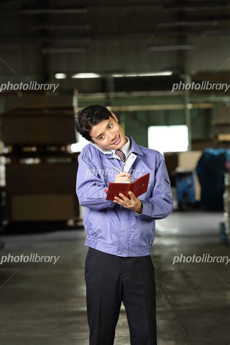 作業着を着た男性 写真素材 [ 3350373 ] フォトライブラリー Photolibrary