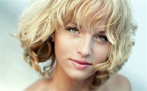 Elegant Woman Hd Wallpaper