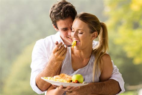 آشنایی با گیاهان و غذاهای مفید برای تقویت قوای جنسی زنان داروخانه