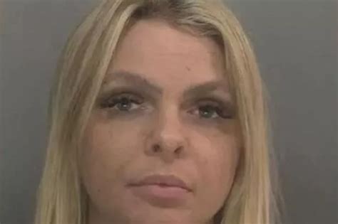 Woman Spotted Love Rival In Tanning Salon And Called Her Mum To Come