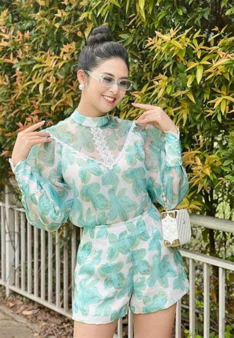 Ngọc Trinh Mặc Bikini Đỏ Rực Đầy Nóng Bỏng Ngọc Trinh Bikini Khoe