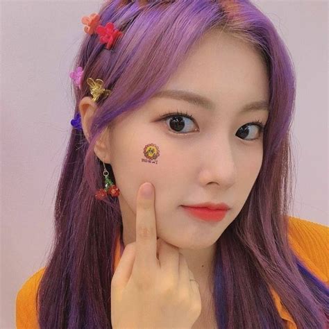 Pin De Dani En Iz One Peinados Pelo Morado Coreanas