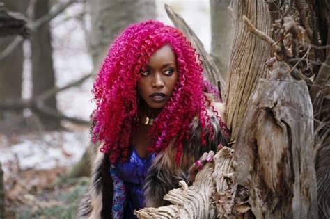 ‘titans Anna Diop Confirms Starfires Classic Dc Costume Is Coming