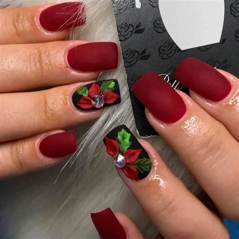 Magnetic And Trendy Burgundy Nails Ideas