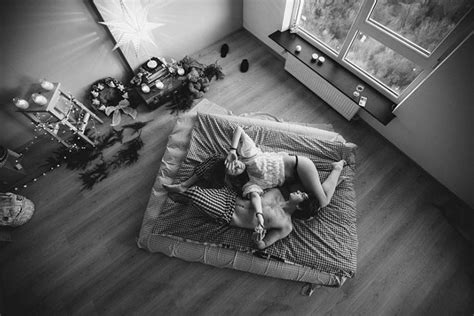 i document intimate moments of couples in love bored panda