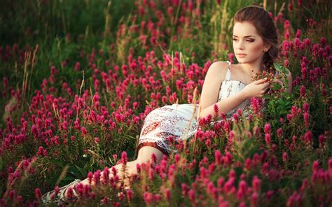 Beautiful Girl Flowers Field Summer Wallpaper Girls Wallpaper Better