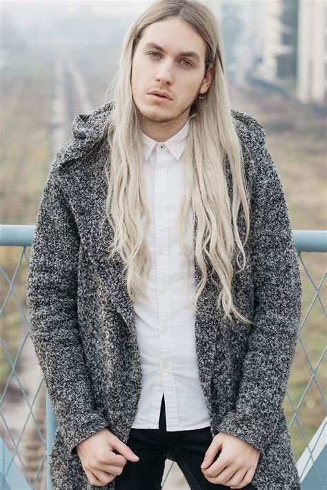 «handsome Male Model With Long Blond Hair Del Colaborador De Stocksy