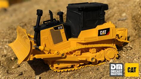 Diecast Masters 1 35 Rc Cat® D7e Track Type Tractor Youtube
