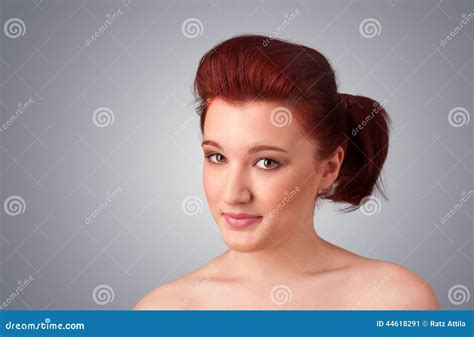 Fermez Vous Vers Le Haut Du Portrait De La Belle Jeune Fille Nue Image